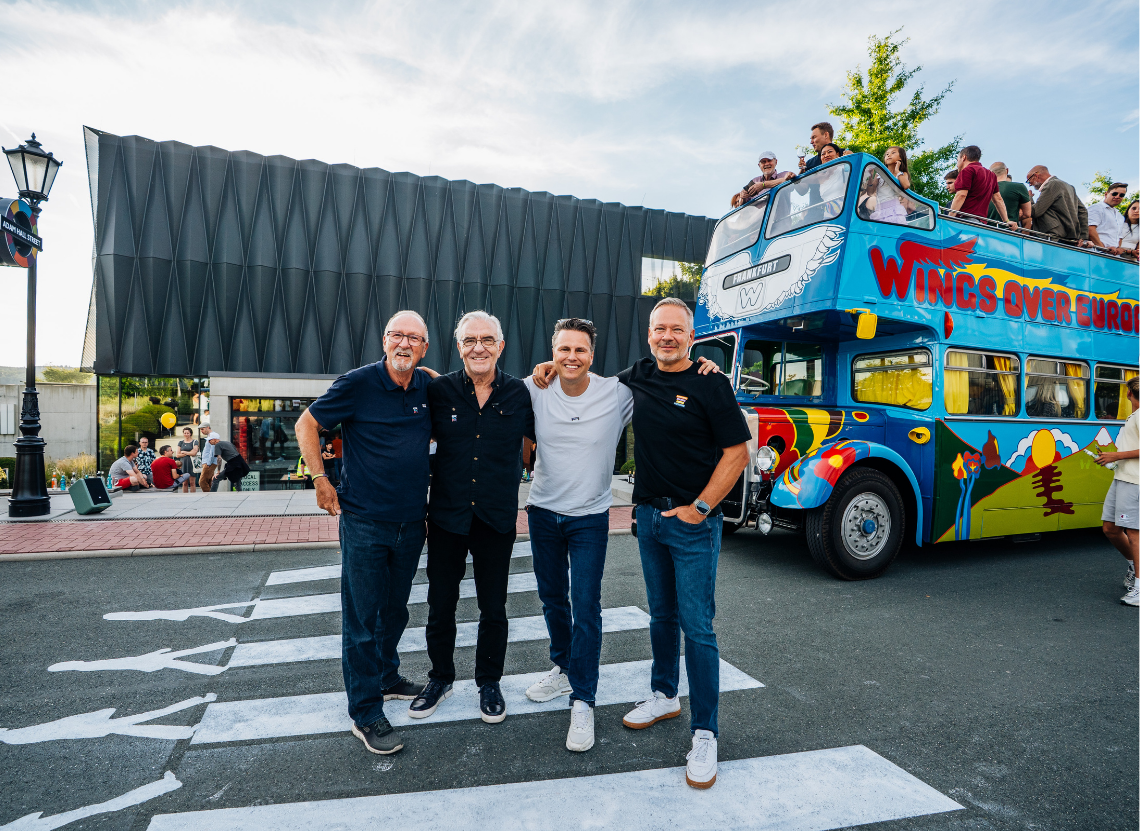 Adam Hall expone el legendario autobús de la gira Wings de Paul ...